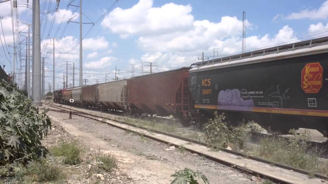 KCS 4618 y 4819 - AC4400CW y ES44AC rumbo norte - YouTube