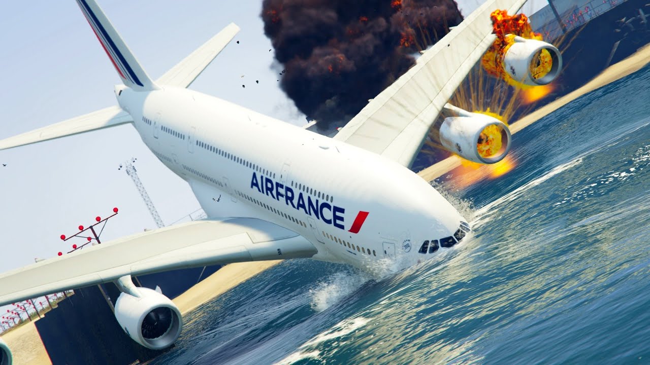 Huge Aircraft "Failed EMERGENCY Landing" after Mid Air Crash... - YouTube