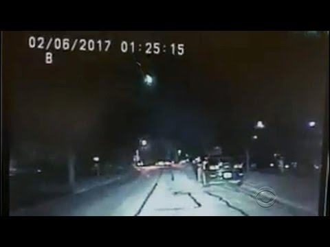 Police dashcams capture meteor streaking over Lake Michigan - YouTube