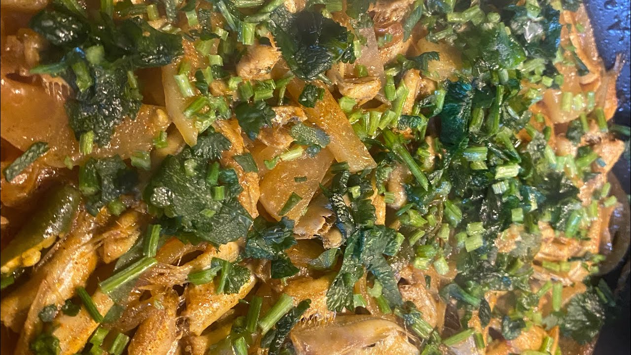 Easy small fish with muli curry /ছোট মাছের তরকারি - YouTube