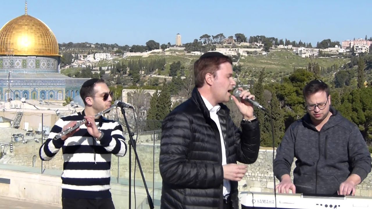 Ohad Moskowitz performing at Aish HaTorah - YouTube