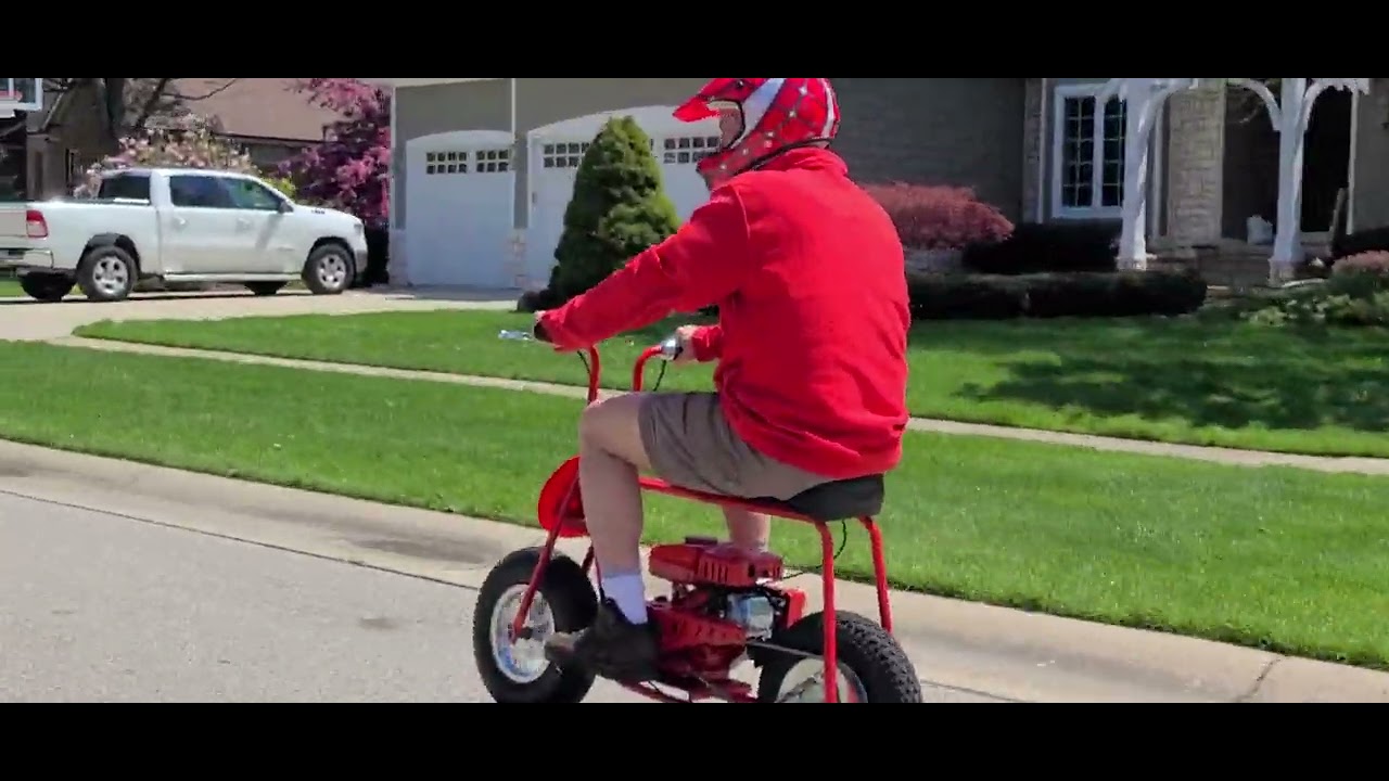 mini bikes taking over the street! Www.allaboutminibikes.com - YouTube