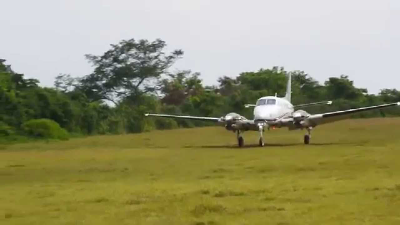 KING AIR C90 SHORT GRASS STRIP LANDING - YouTube