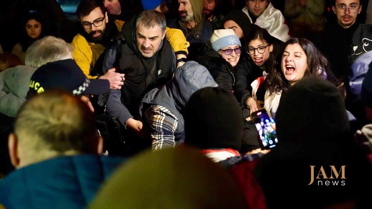 Despite arrests, the protest action at the ‘Babilo’ restaurant ...