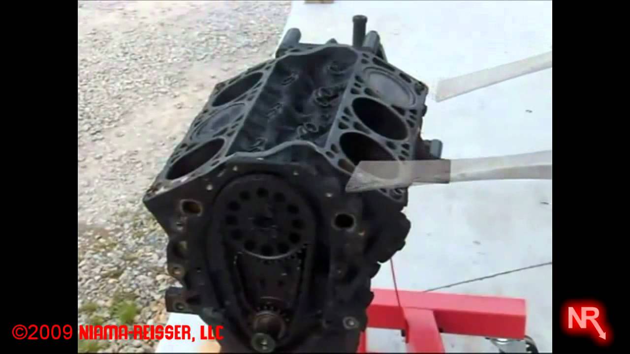 Lam sach dong co V6 Dry Ice Blasting v6 engine - YouTube