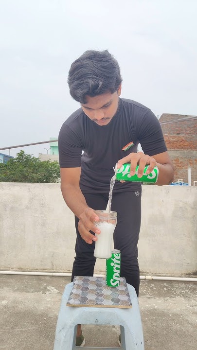 Prank your friends with this trick#experiment #ytshort #youtubeshorts #science #ytvideo - YouTube