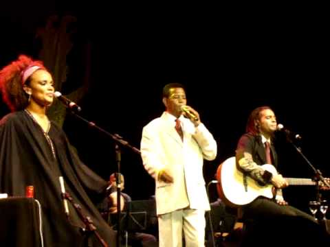 O samba me cantou - Trem das Onze - YouTube