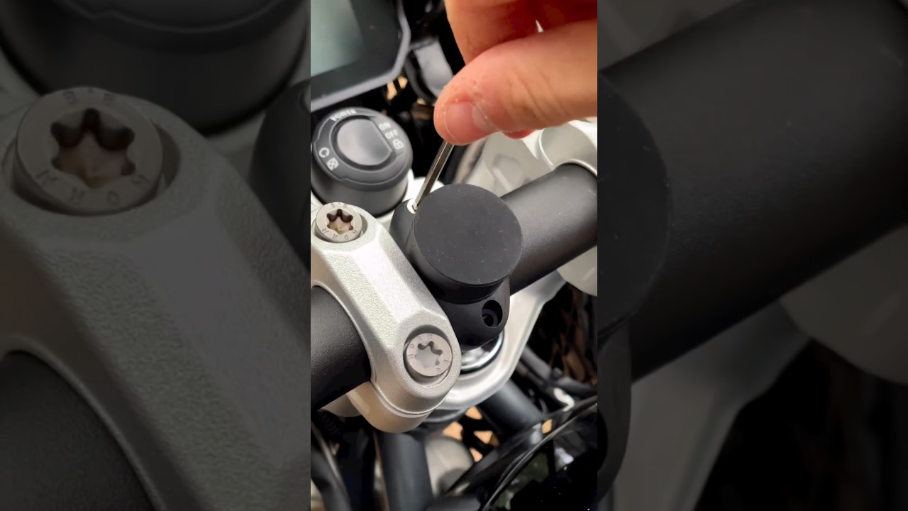MOTO PRO INSTALLATION - YouTube