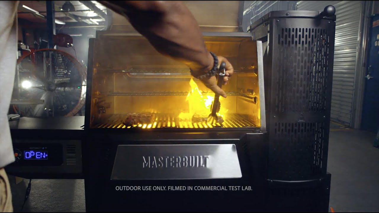 Masterbuilt's Charcoal Fed Gravity Series Smoker 560 - YouTube
