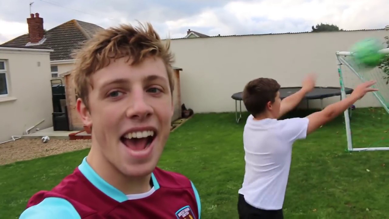 YOU WONâ€™T BELIEVE THIS FOOTBALL CHALLENGE - YouTube