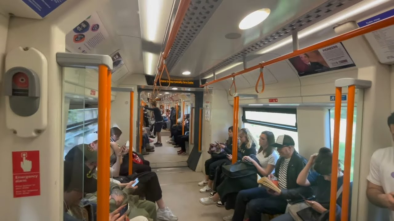 London Overground Journey: Hoxton - Camden Road via Canonbury - YouTube
