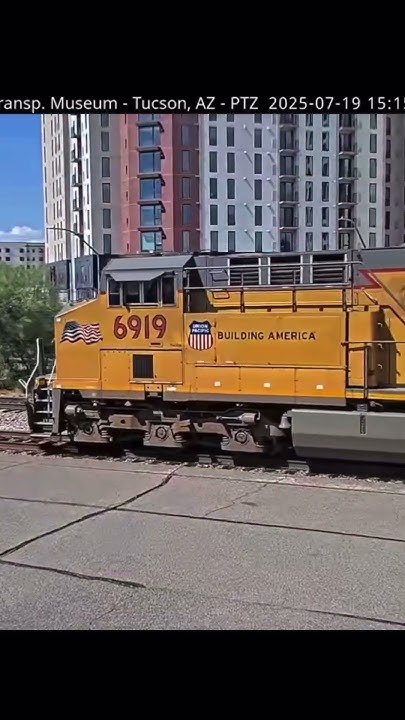 UP 6919 with a horn show - YouTube