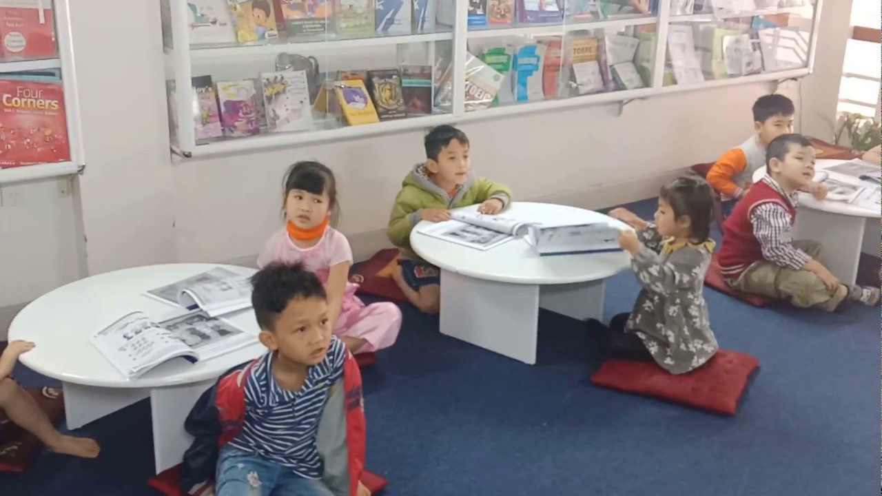 Classroom Objects Song - YouTube