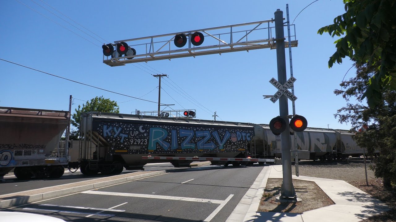 UP 2680 Grain Train South - W Louise Ave. Railroad Crossing (Manteca CA ...