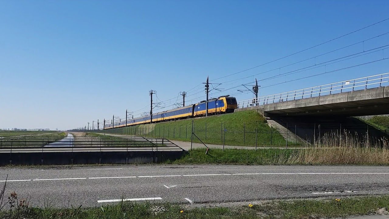 Intercity Direct rijdt de spanningssluis bij Hoofddorp in. - YouTube