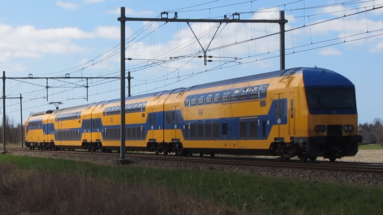 Nieuwe Intercity Dubbeldekker (NID / DDZ) langs spoorbrug Heerhugowaard ...