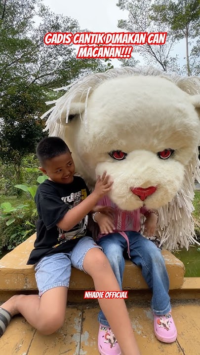 Gadis Cantik Lagi Nongkrong Dimakan Can Macanan!!! - YouTube