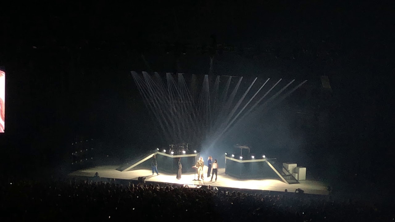 Flou (Live) - Angèle - Bordeaux 14 Nov 2019 - YouTube
