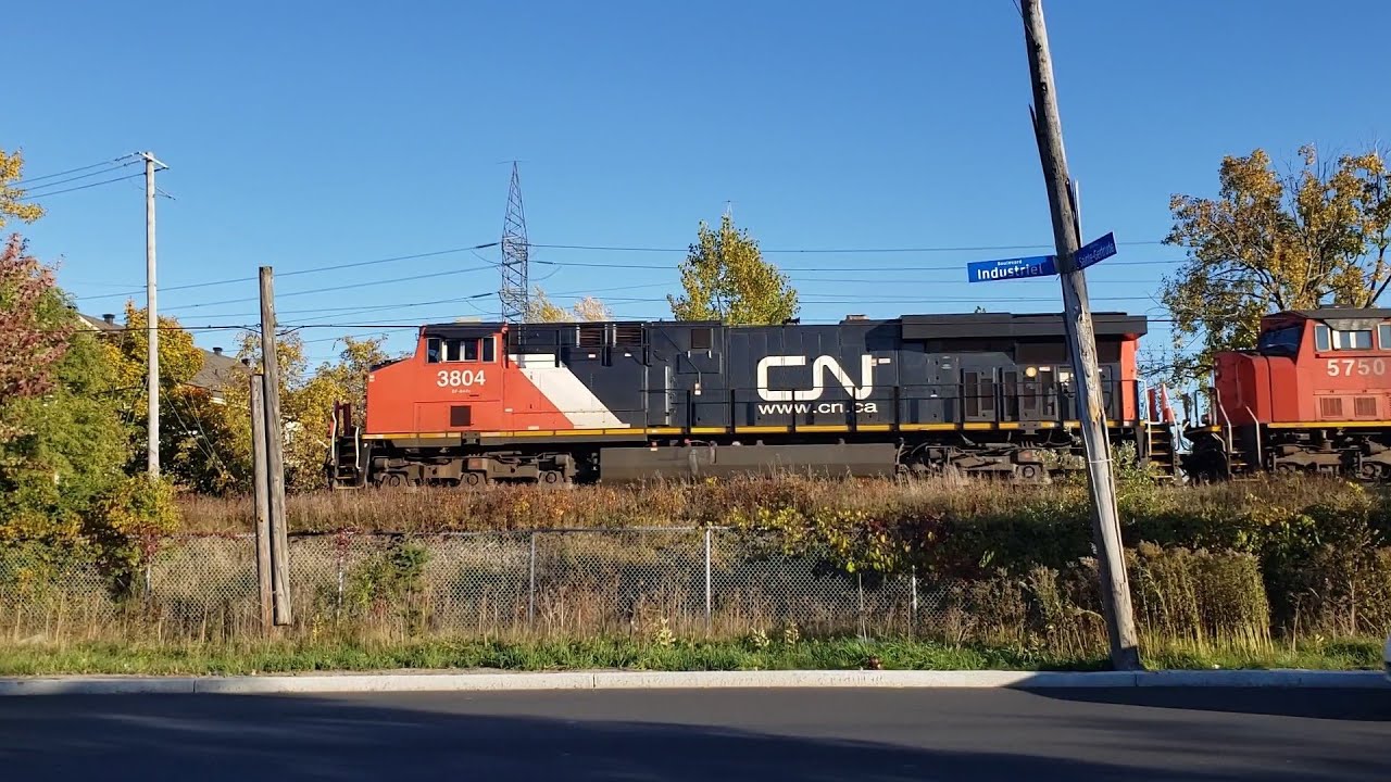 FALL TRAINS CN Four Engine Freight at Industrial Blvd in Montreal North ...