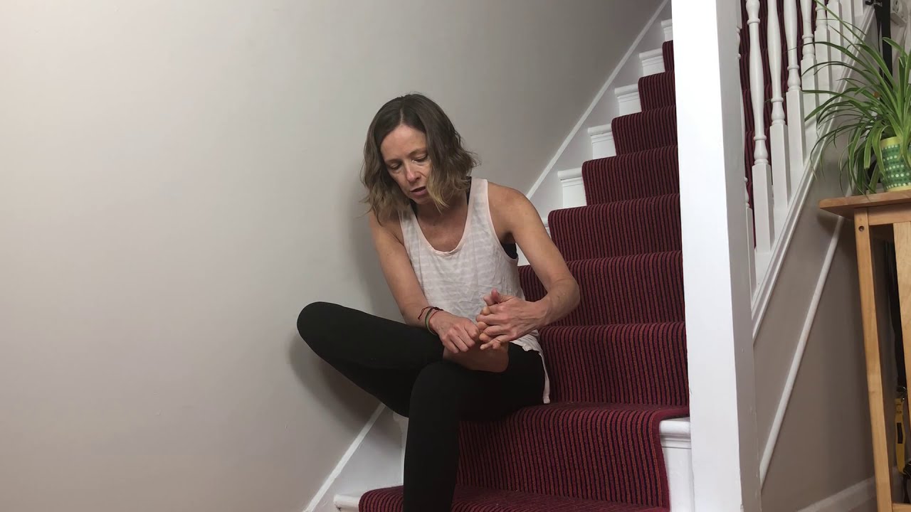 TOE STRETCH - a great foot mobility exercise - YouTube