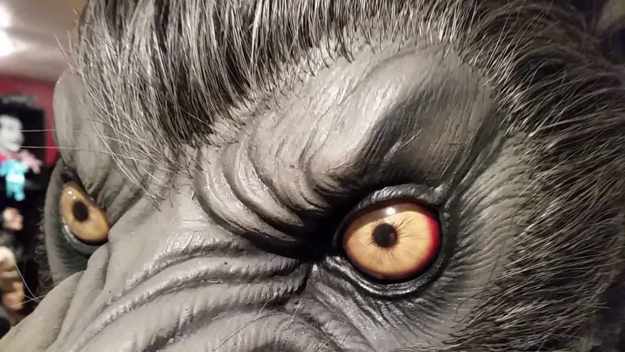 1:1 American Werewolf in London bust by Magee FX - YouTube