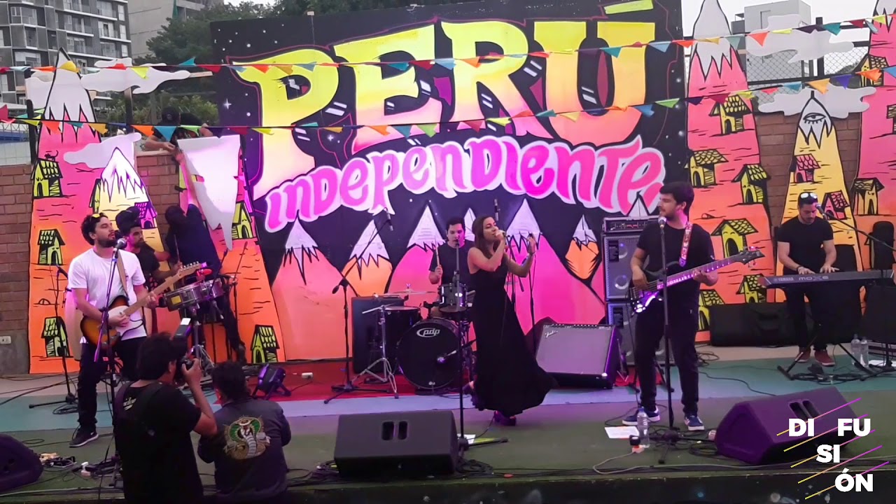 Bajo La Luna - Super Simio - YouTube