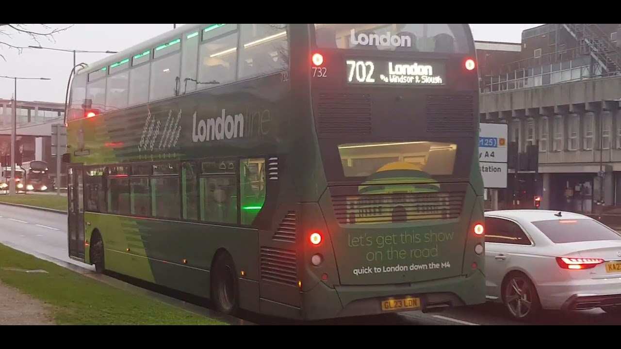 Here is the 702 bus in Slough with the 702 livery - YouTube