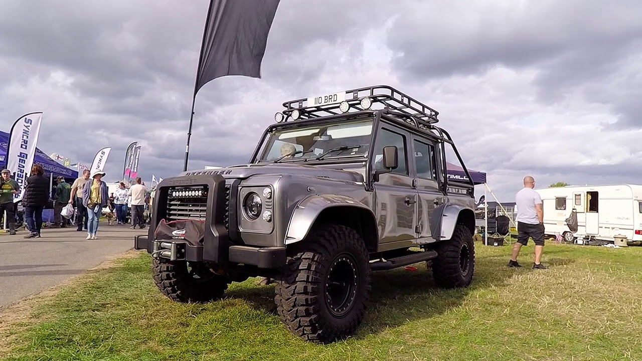 Land Rover LRO International Show 2018 - YouTube
