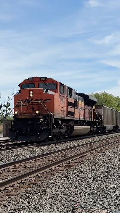 BNSF 9186 rolls a Coal Train past Pine Junction - YouTube