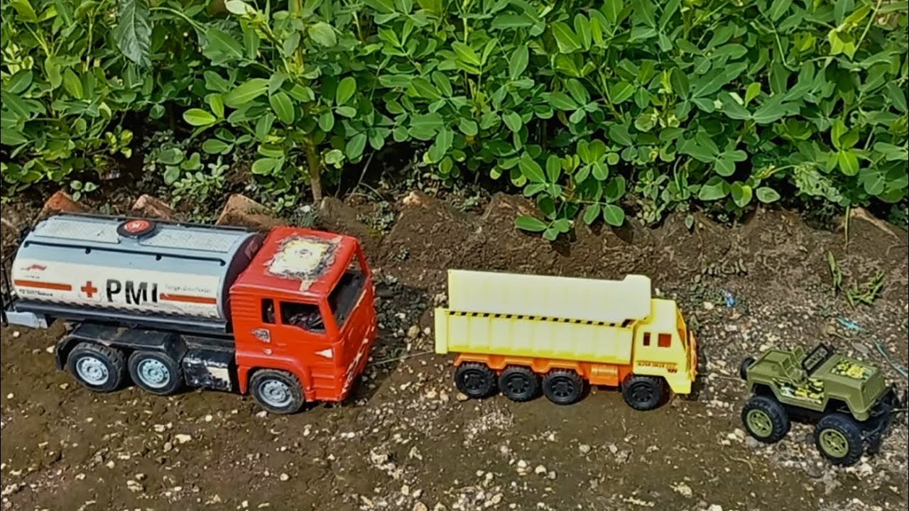 TRUK KUNING PENUH MAINAN HEWAN DIKAWAL MOBIL TENTARA - TRUK MAINAN ...