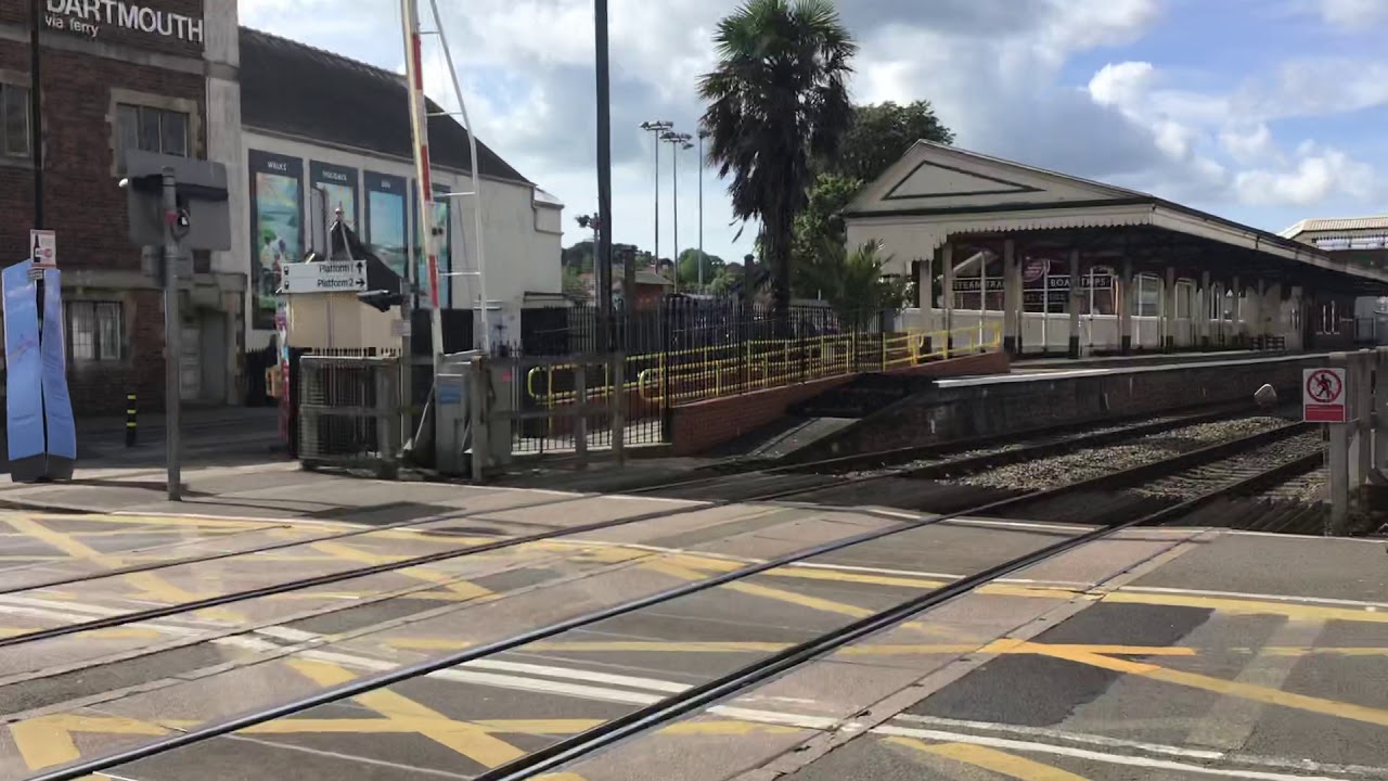 LEGEND DRIVERS: Paignton North Level Crossing 05.06.19 - YouTube