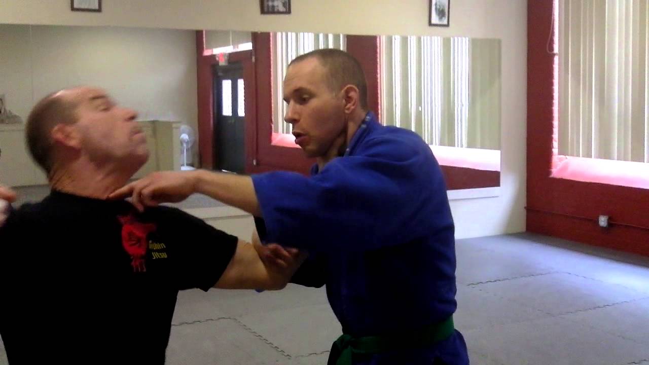 One Handed Choke Defense - YouTube