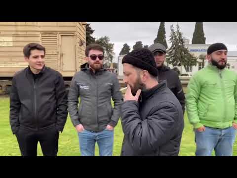 Arxadan atılan daş topuğa dəyər