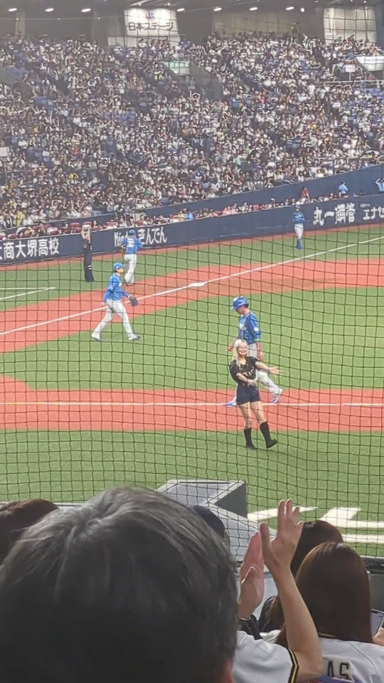 24/7/7 オリックスvsファイターズ BsGravity YUIKA SAAYA - YouTube