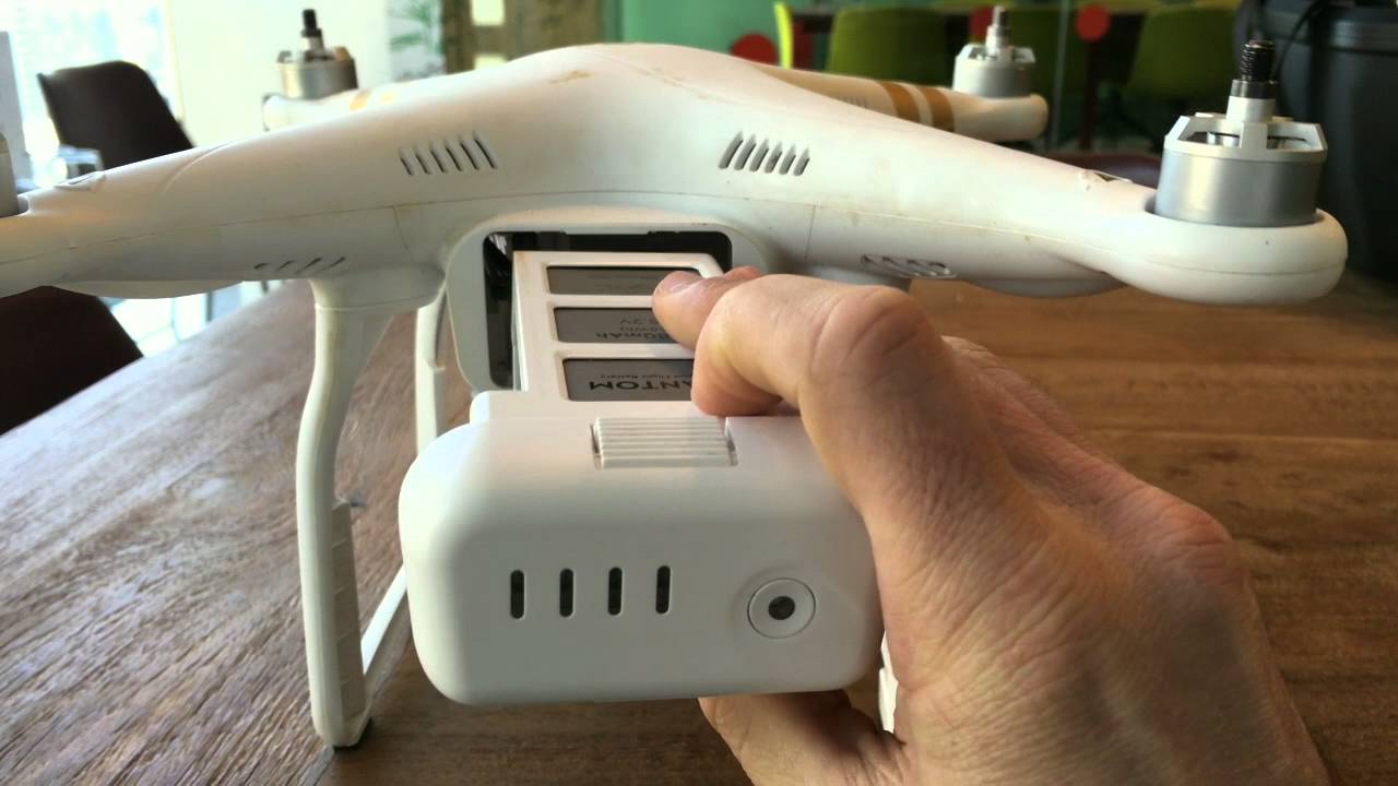 Installing DJI Intelligent Flight Battery for Phantom 3 - Best Drone ...