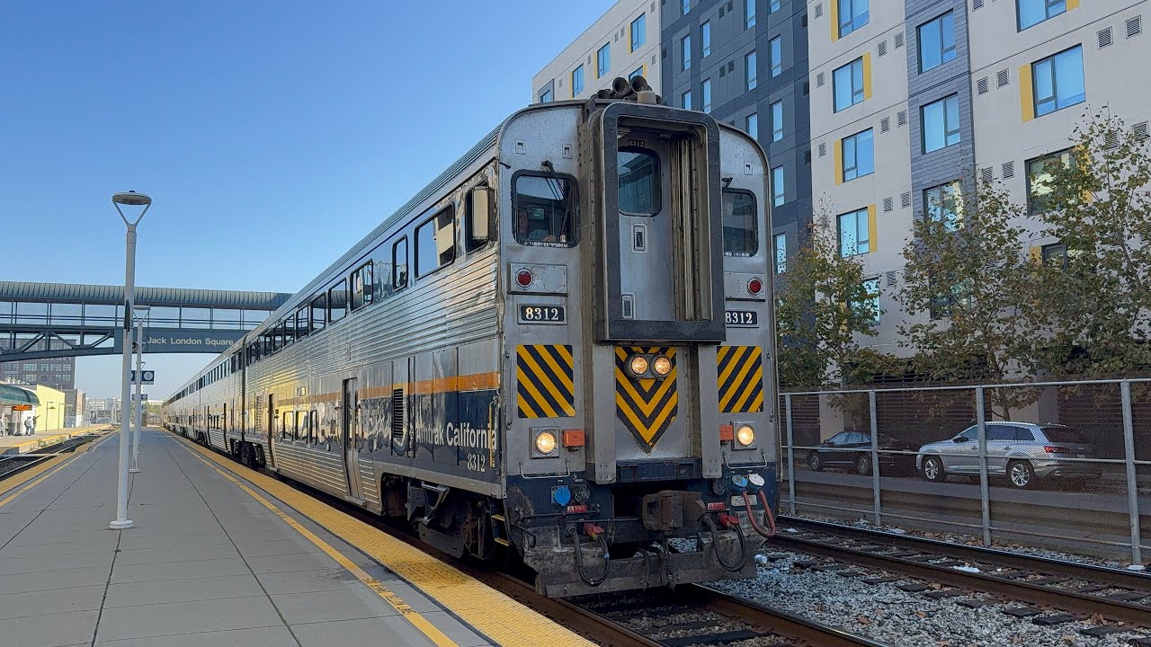 Amtrak Gold Runner 716 At Oakland Jack London Square CA - YouTube