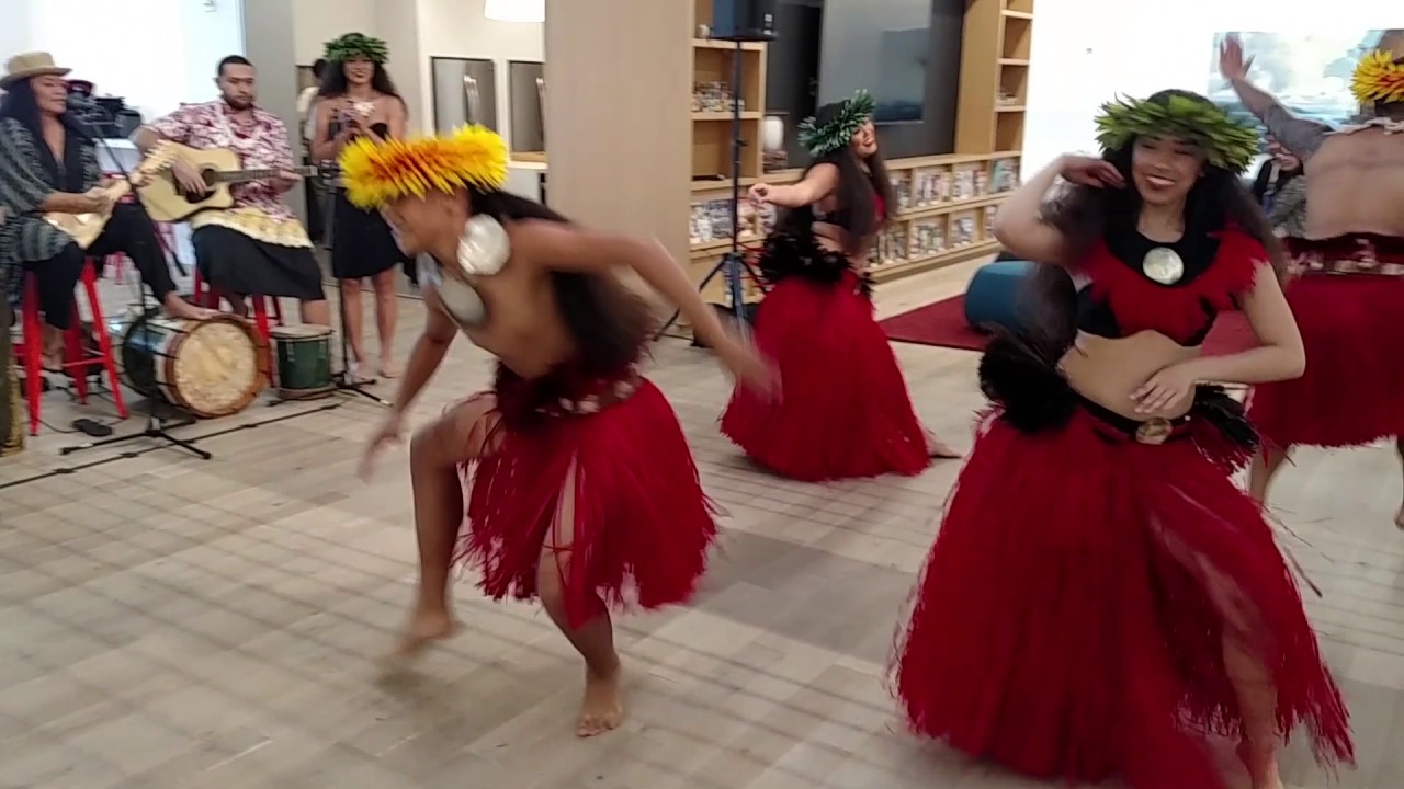 Disney Moana Celebration with Polynesian dancers - YouTube