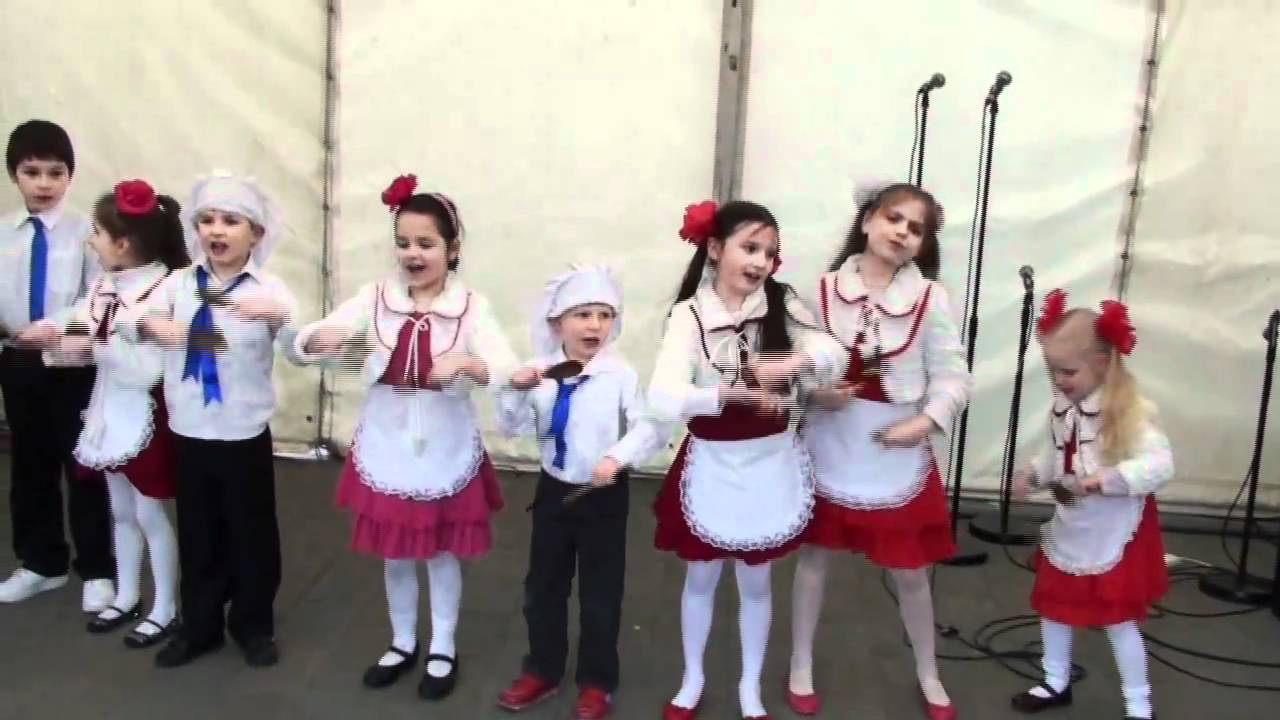 RUSSIAN INTERNATIONAL THEATRE SCHOOL RITS, Children dance BABUSHKA ...