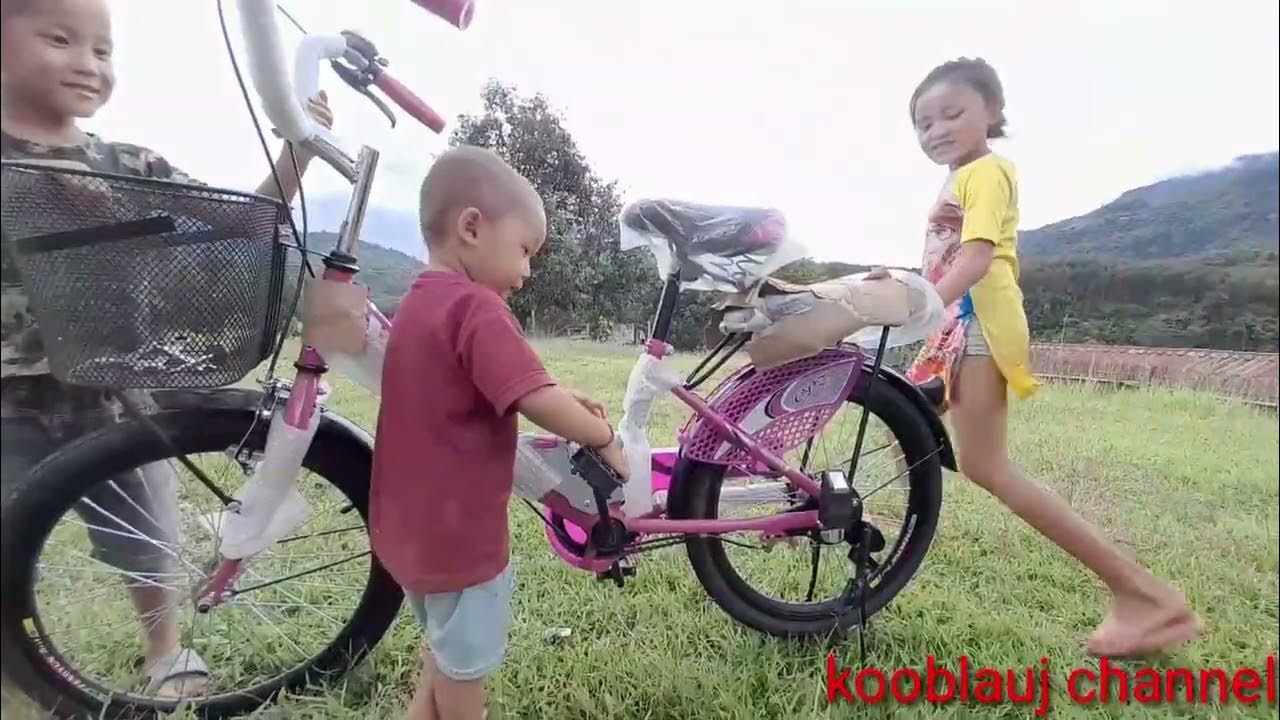 mus yuav tau ib lub tsheb thij los rau wb tus me ntxhais nw zoo siab heev - YouTube