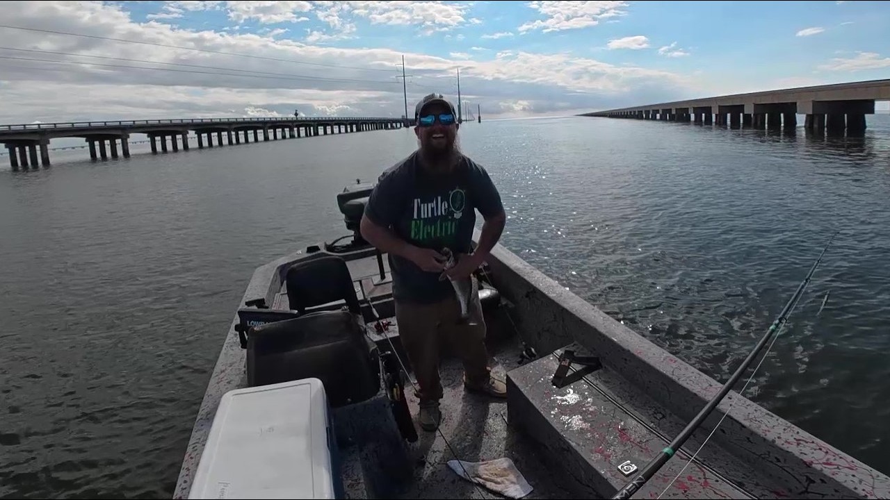 Speckled Trout At Trestle Lake Pontchartrain Bridge - YouTube
