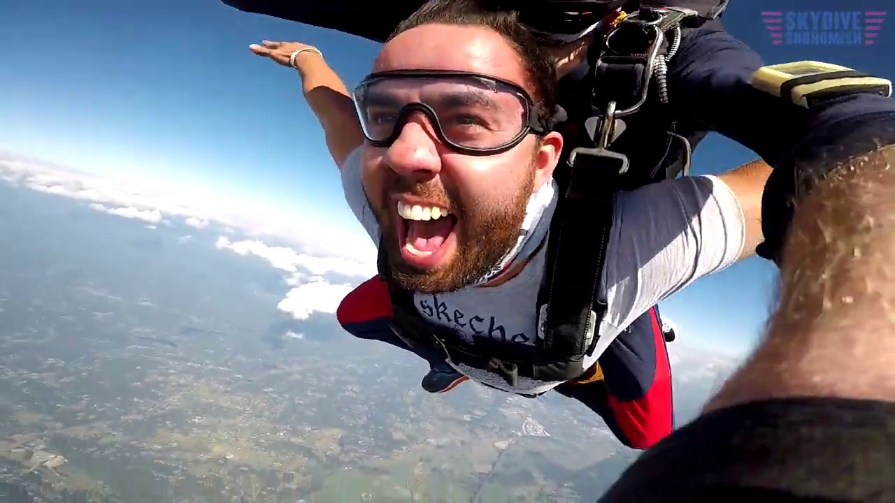 Nelson Espitia's Tandem skydive! - YouTube