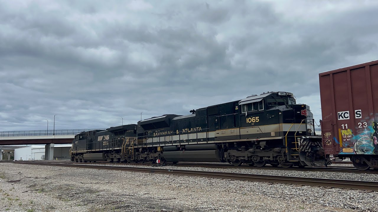 S&A Heritage Trails as NS 4577 Leads Manifest 15T-05 on 4/5/24 - YouTube