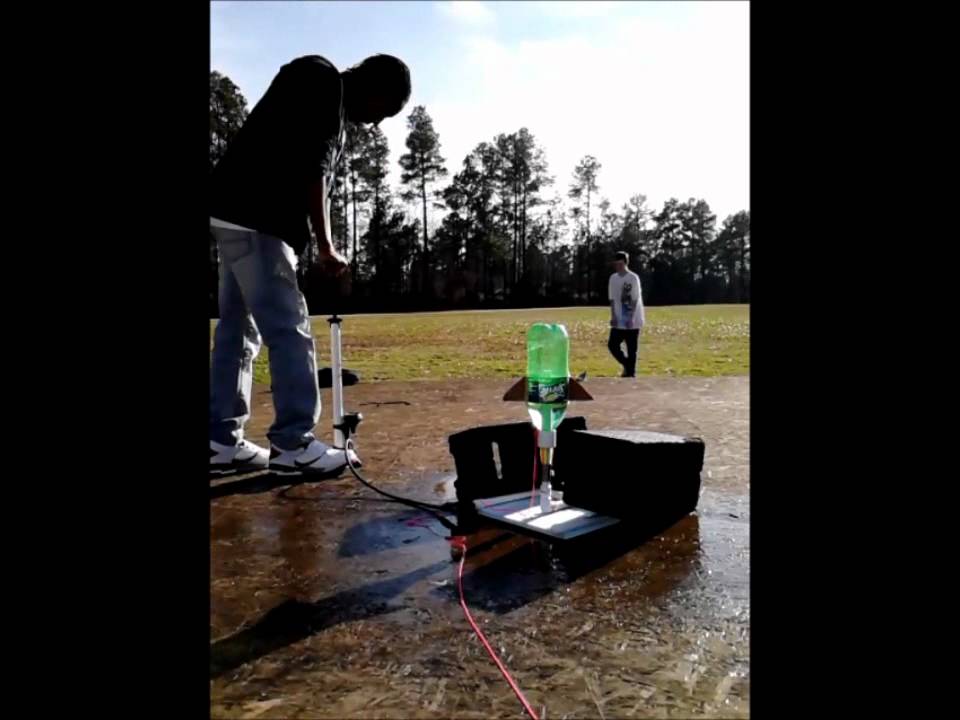 Rocket Launch at Science Club - YouTube