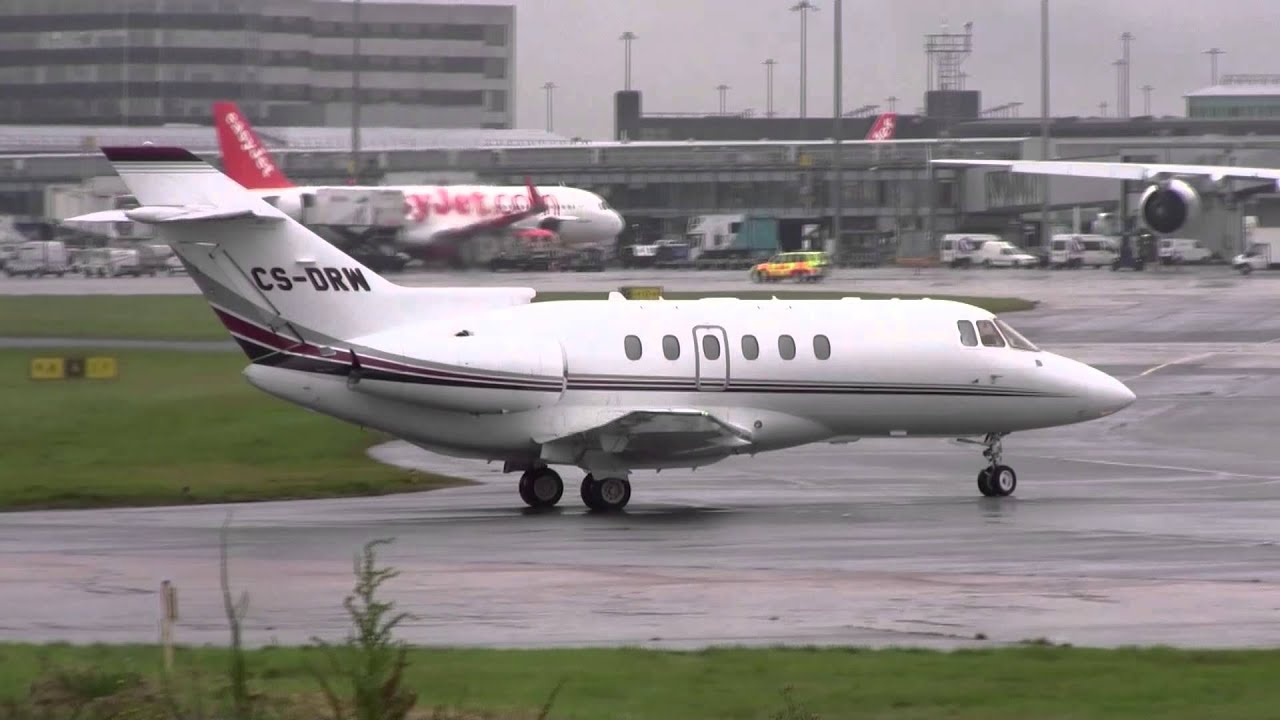 Raytheon Hawker 800XP Private Jet Taxi For Take Off EGCC - YouTube