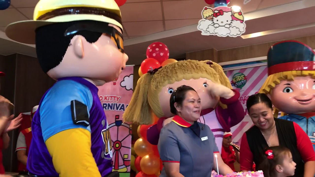 Nadine’s 5th Jollybirthday with Jollitown friends-candle blowing- - YouTube