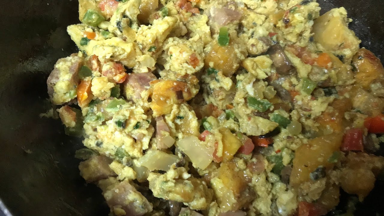 Revoltillo Con Platano Maduro Y Mas - YouTube