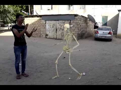 Esger ve skelet. Maraqlı video