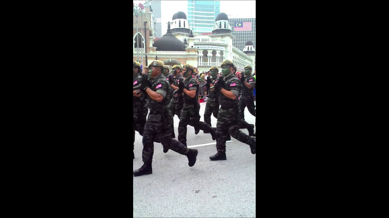 Perbarisan Kemerdekaan oleh 69 Komando - YouTube