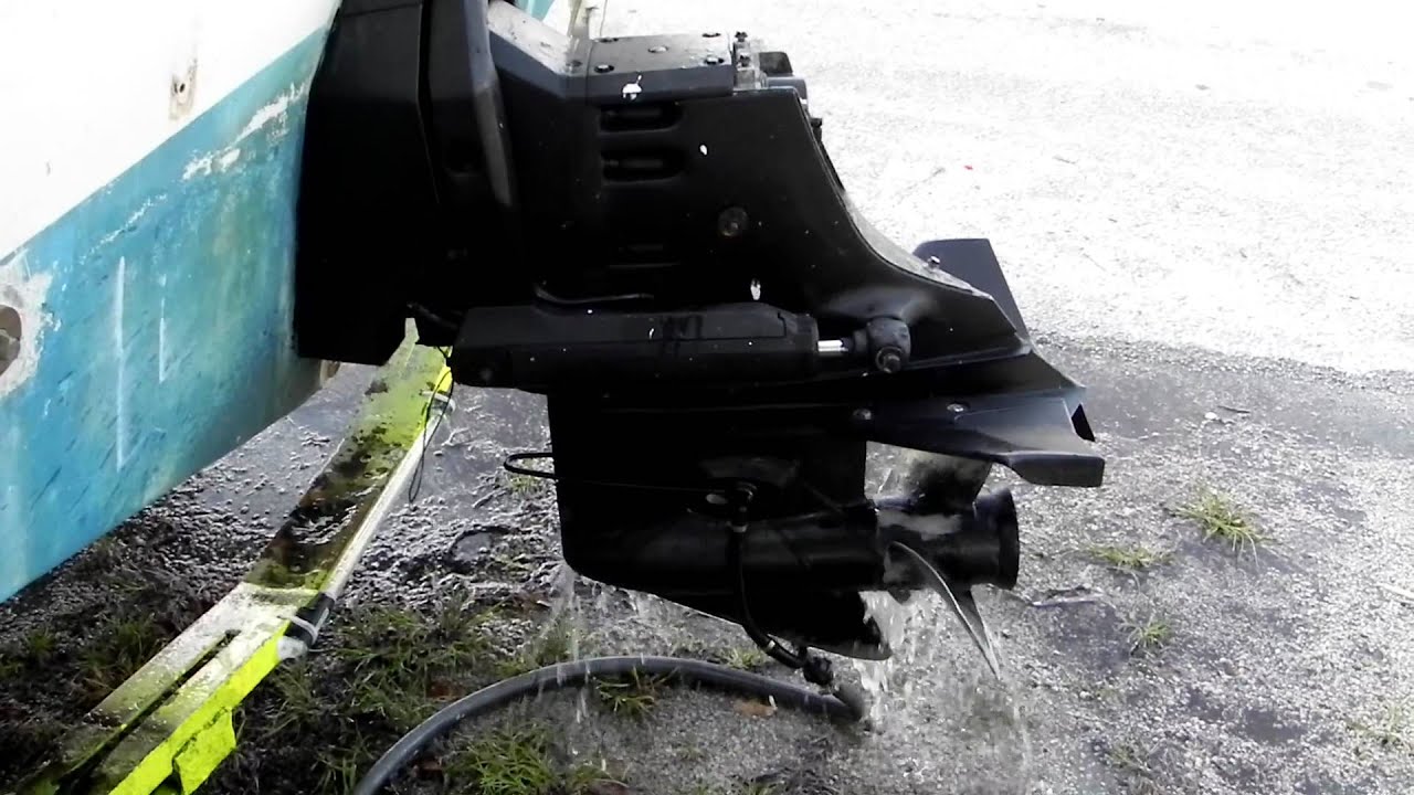 OMC V6 4.3 L Revs up. Starts real good! - YouTube