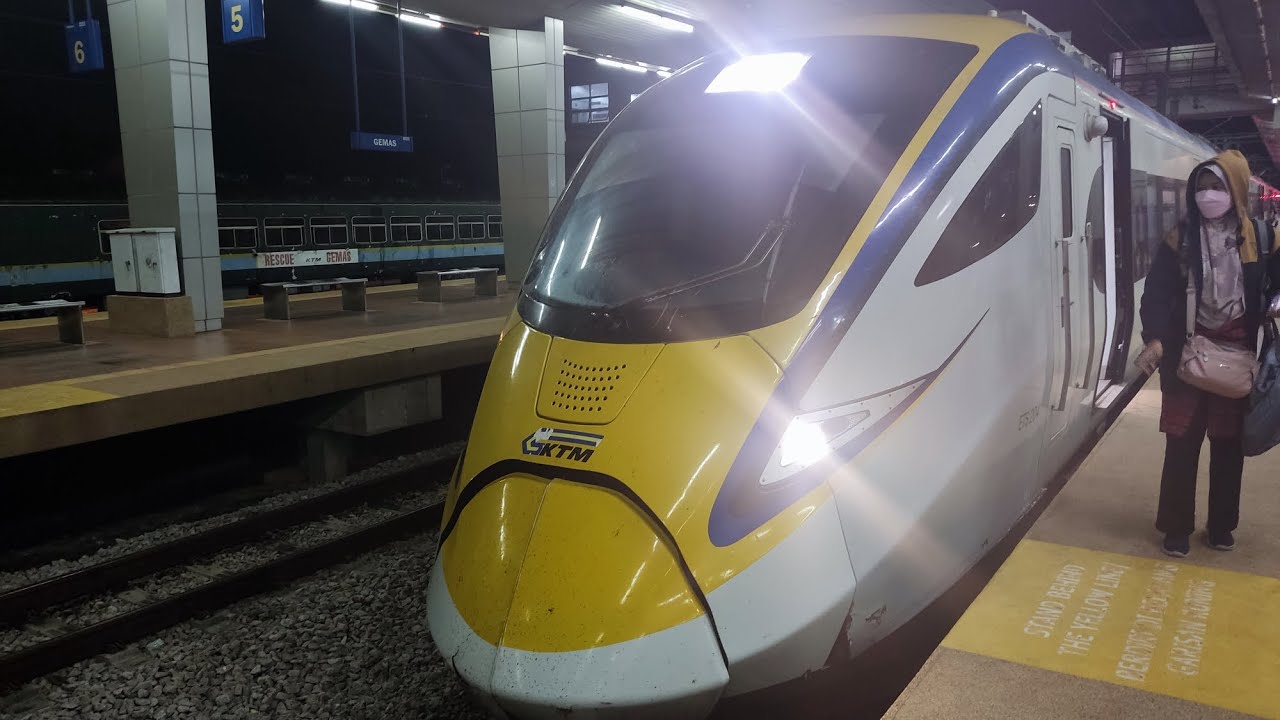 ETS gold 9425 arriving at seremban - YouTube